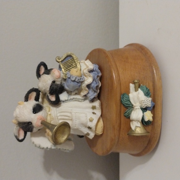 Enesco | Accents | Vintage Enesco Marys Moo Moos Music Box | Poshmark